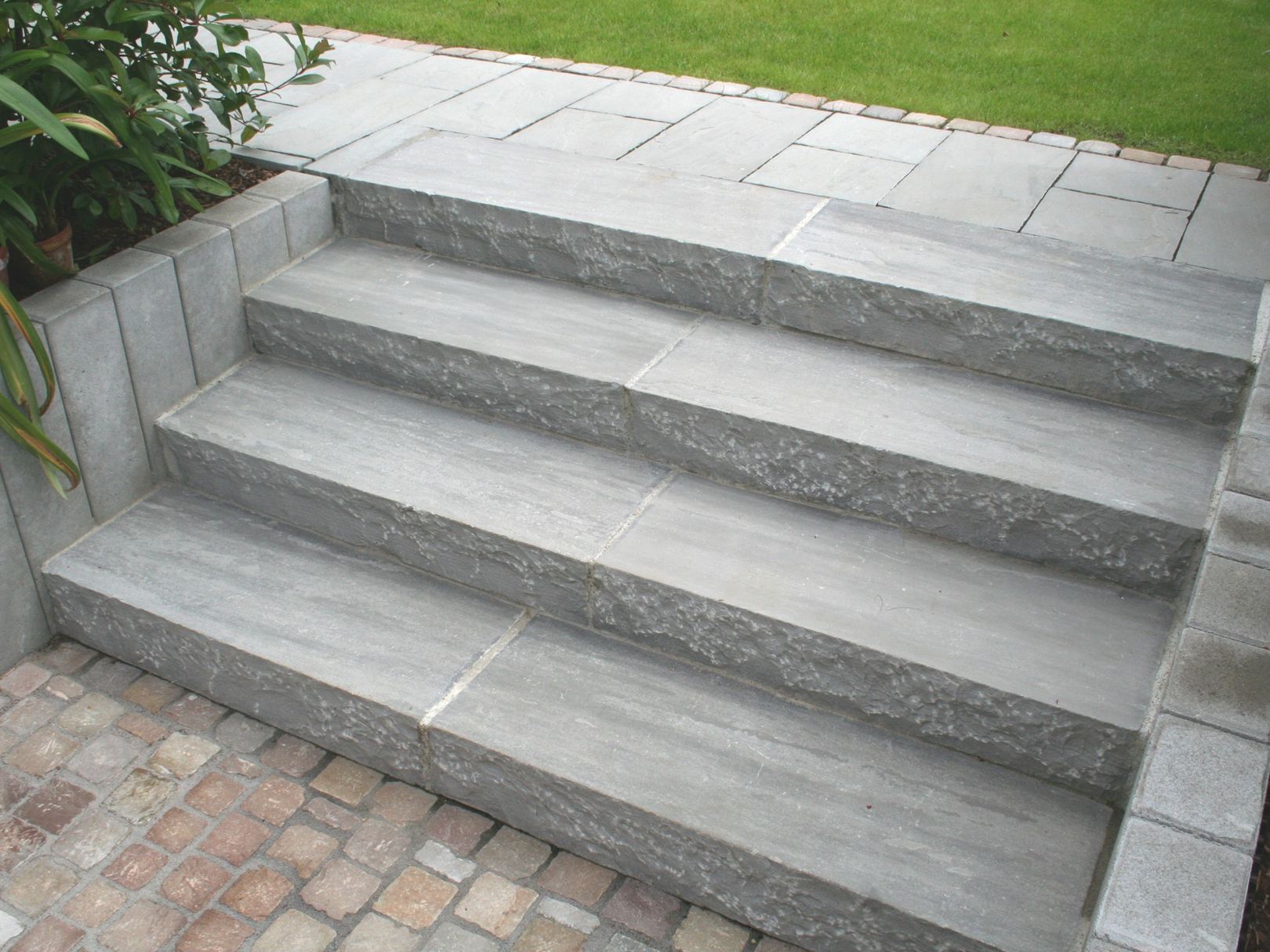 Sandstein Blockstufe 15x35cm - Kandla Grey | stonenaturelle Onlineshop