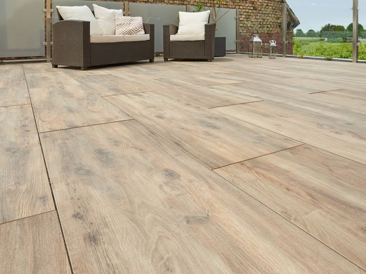 Kunststoffplatten Holzoptik Auenbereich